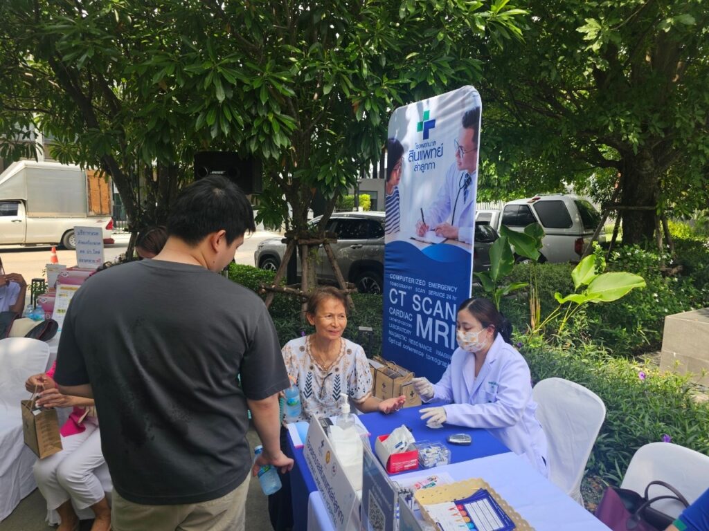 Free Community Health Checkup by Synphaet Lamlukka Hospital