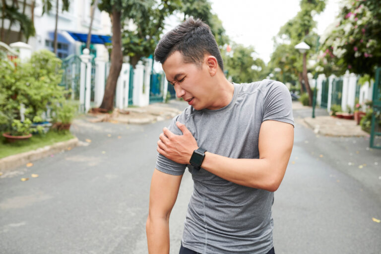 Shoulder Dislocation: Symptoms, Causes & Treatment Guide